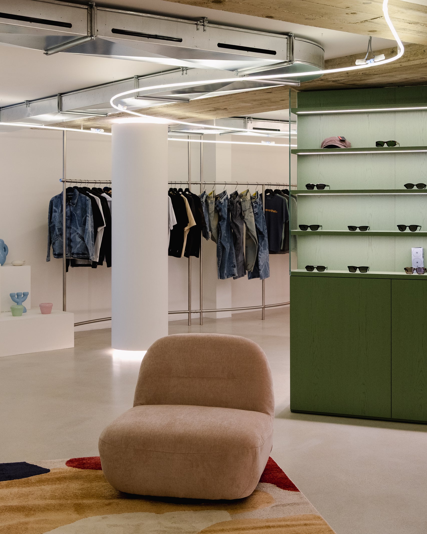 Refreshop | Streetwear and lifestyle shop, sneakers!